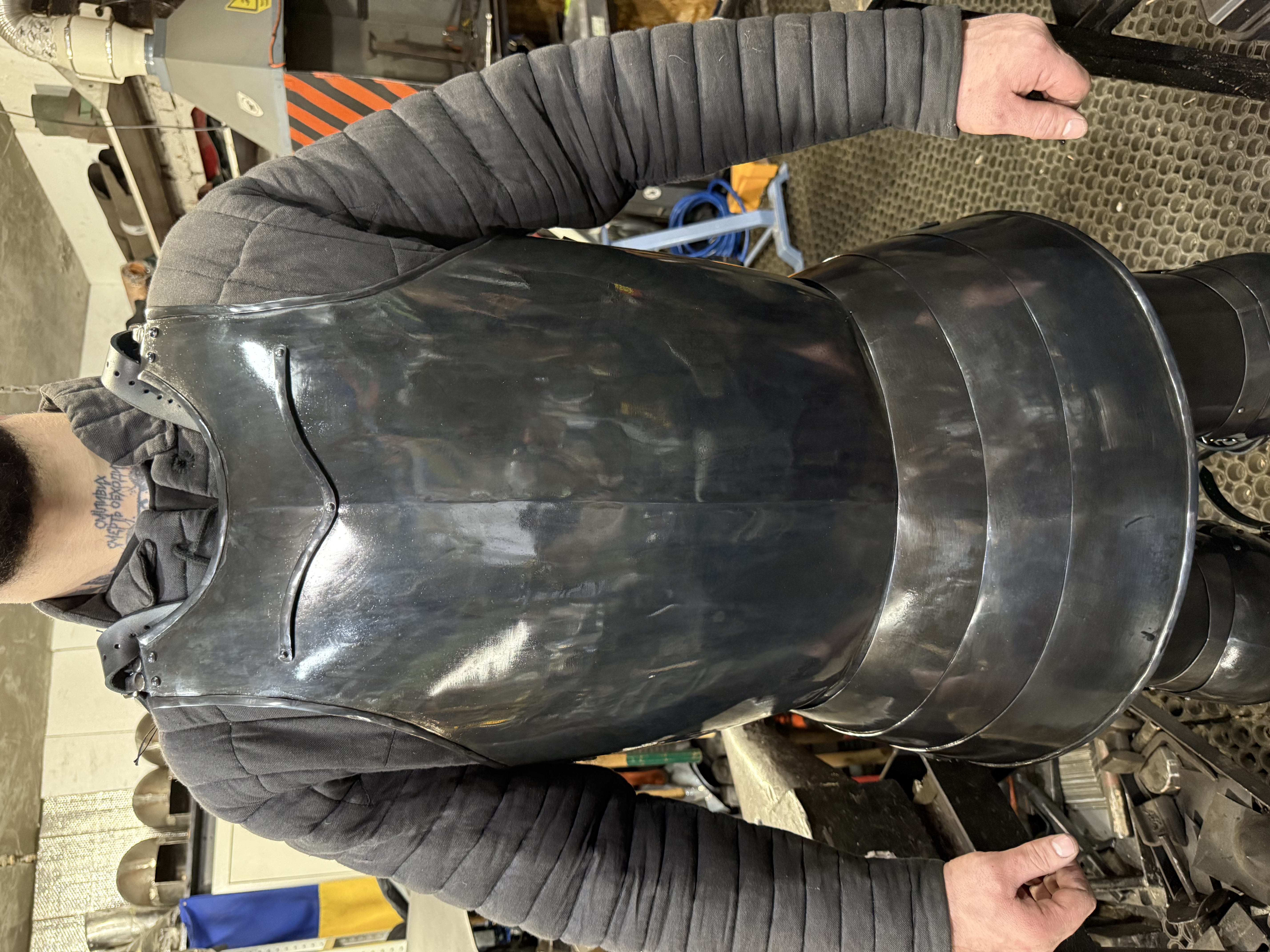 Cuirass armor “super black”