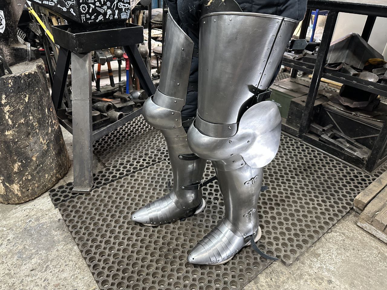 Legs armor